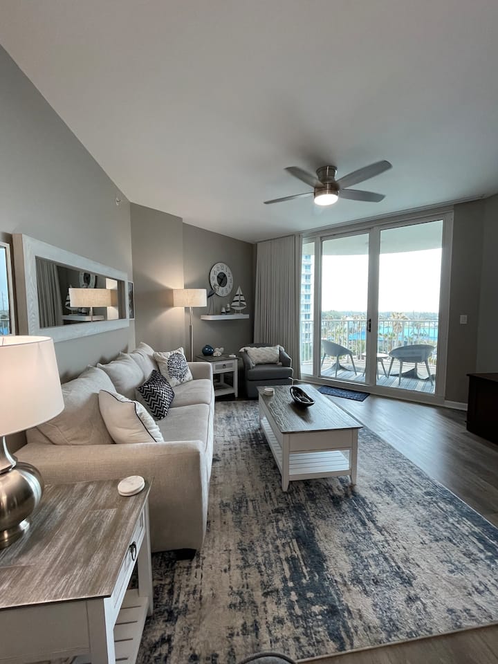 Lush Beach Condo With Amazing Views And Amenities! - Destin, FL