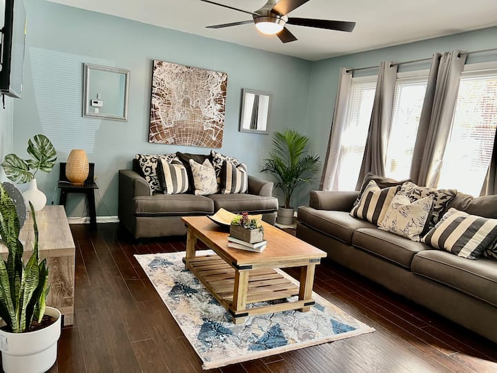 Carolina House - 5 Bedrooms & 3 Full Bathrooms! - Charlotte, NC