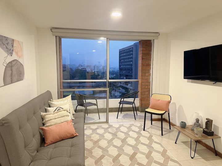 Cómodo Apartamento  Piso 11 Cerca Oviedo Poblado - Medellín