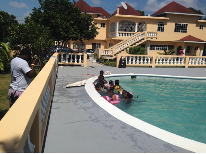 Shilom’s Tropical  Escape,  West End Negril - Negril