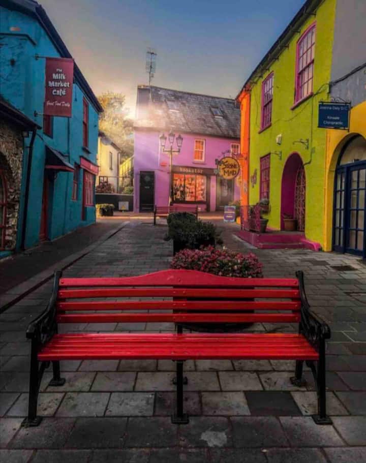 3 Min Walk In To Town , Great Location In Town - Kinsale