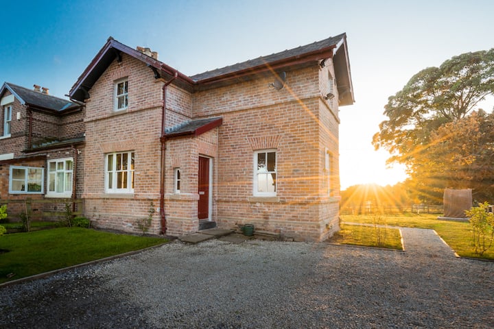 Lamb Cottage - Quaint Cottage By Tatton Stays - Knutsford
