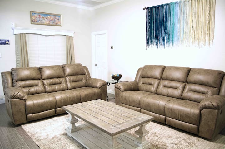 Galveston Getaway - Spacious & Close To Everything - Galveston, TX