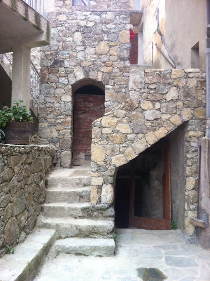 Le Réveil Des Pierres - Haute-Corse