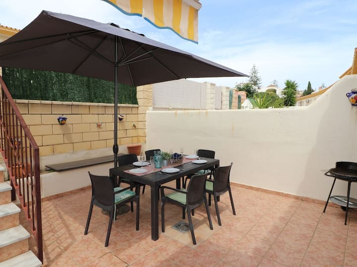 4 Br Townhouse/sleeps 8/wifi/ac/central Location - 貝納爾馬德納