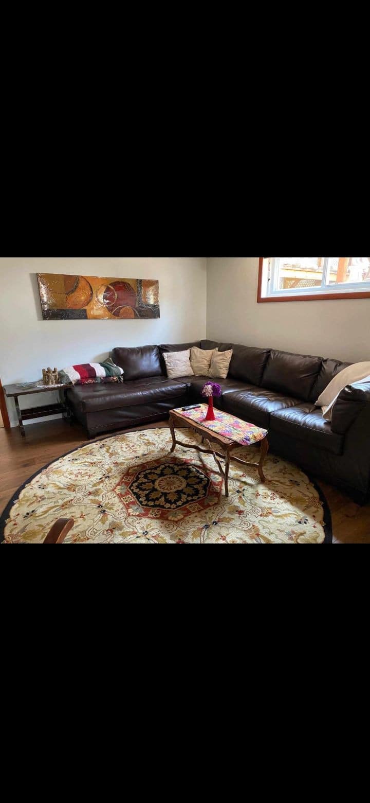 Cheerful Entire Basement Unit With Free Parking On Premises - Thunder Bay