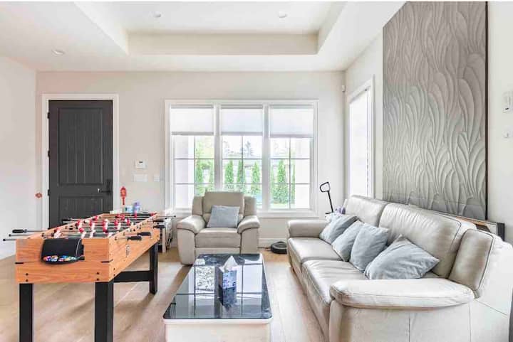 Spacious & Sunny Master Room - Palo Alto, CA