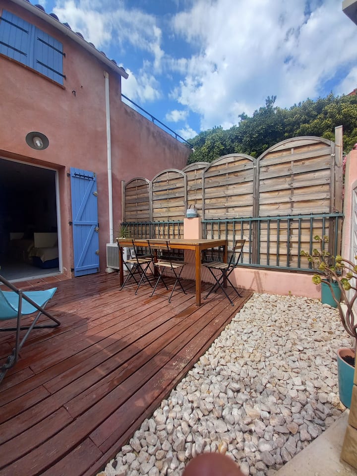 Maison De Ville T2 Avec Extérieur Centre Renecros - Bandol