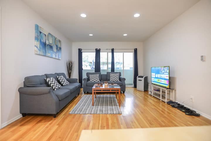 Cozy Getaway 2b2b/free Parking Clz 2 Cedars-sinai - Beverly Hills, CA