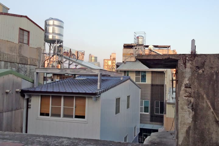 (包棟)二蔣時代.古早洋宅。(走1分進赤崁樓/石精臼/水仙宮/美食街/海安路) - Tainan City