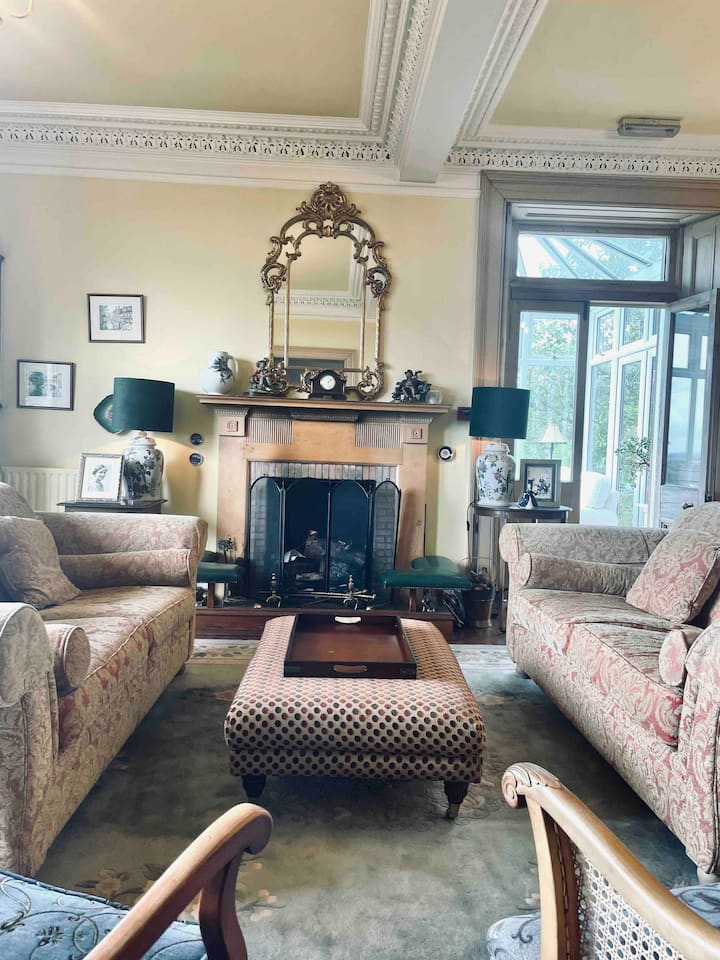 Deluxe Super King Sized Room Including Breakfast - Melrose