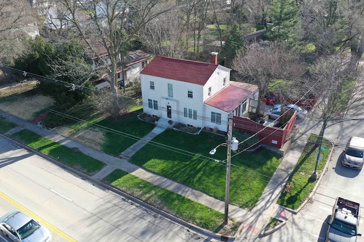 The Gallery And Garden Retreat Home - Champaign, IL