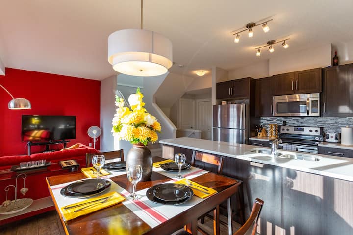 Beautiful 2 Bed Home In Beautiful Cochrane - 코크레인