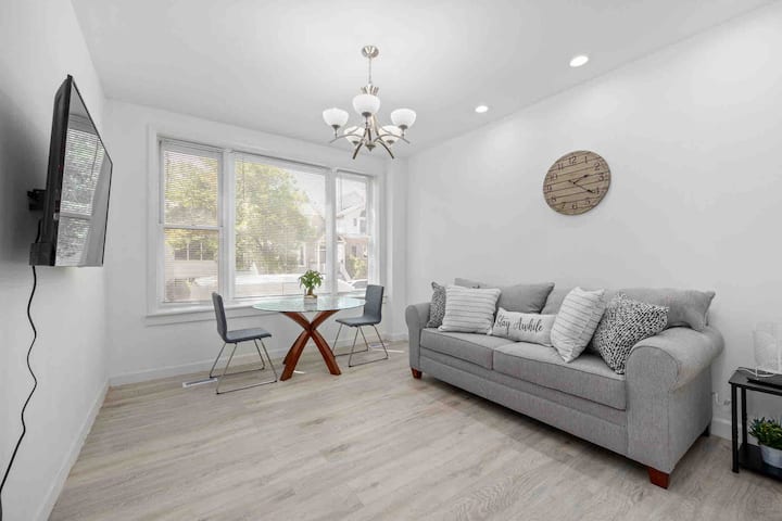 1.5bd|roomy|comfy|roscoe Village Apt Near Wrigley! - Lincoln Park - Chicago