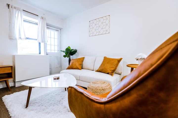 Beautiful Studio Apt W Terrace & Washer/dryer - New York City