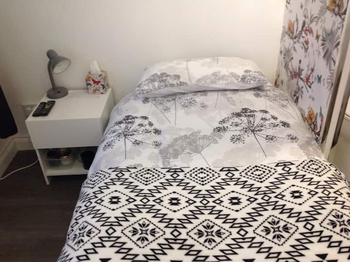 Single Room With Private Entrance & Parking - Newcastle upon Tyne