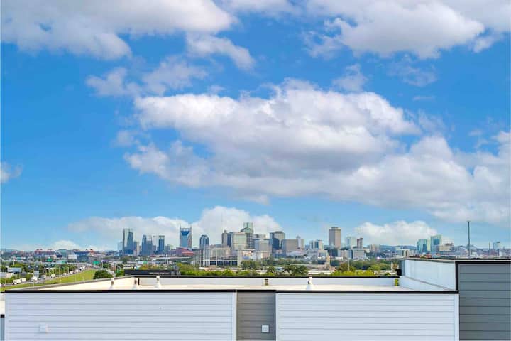 Minutes To Broadway W/ Skyline Views!!