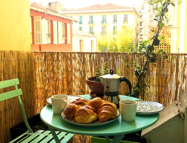 Bed Of Your ☆Dreams☆ W Terrace 5 Minutes To Beach - Nice