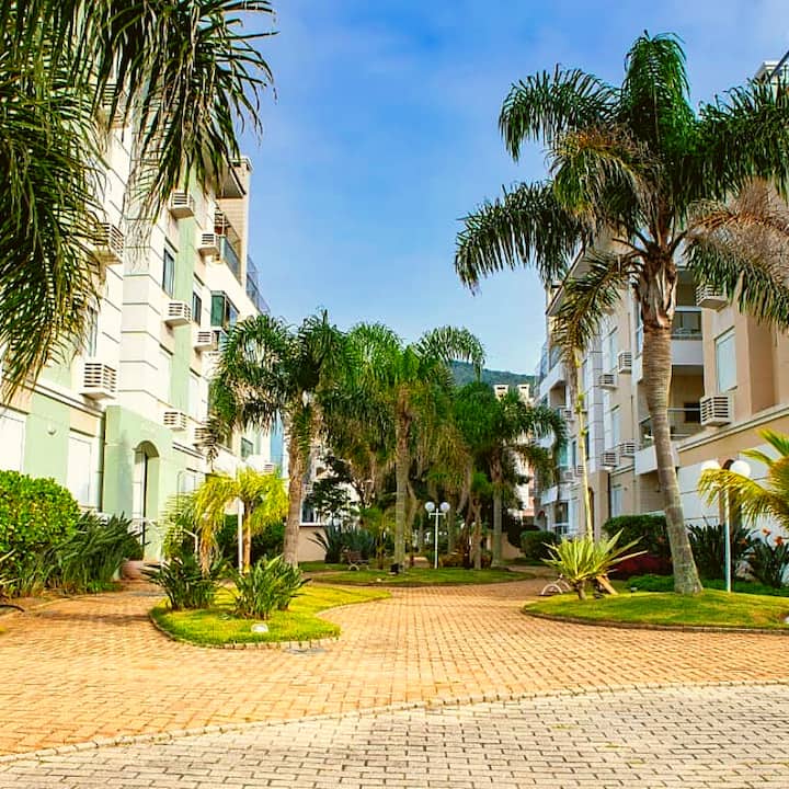 Apartamento Em Condomínio Fechado Frente A Praia. - Florianópolis