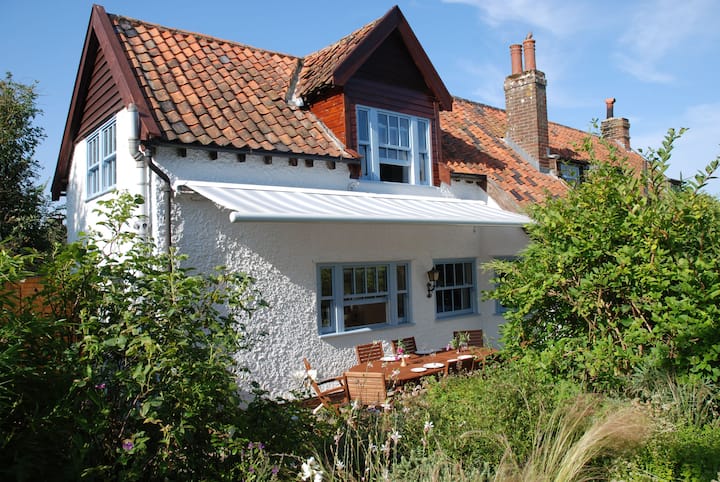 Romantic Retreat, Magical Garden - Suffolk