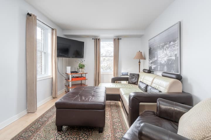 2 Bedroom Overlooking The Rideau Canal W Parking - Ottawa