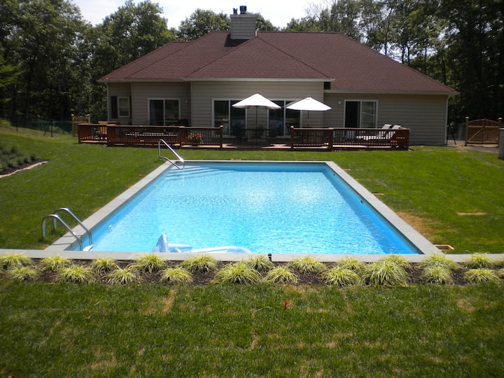 Rural Poolside Retreat, Cycle To Ocean, Lake, Bay - Hamptons, NY