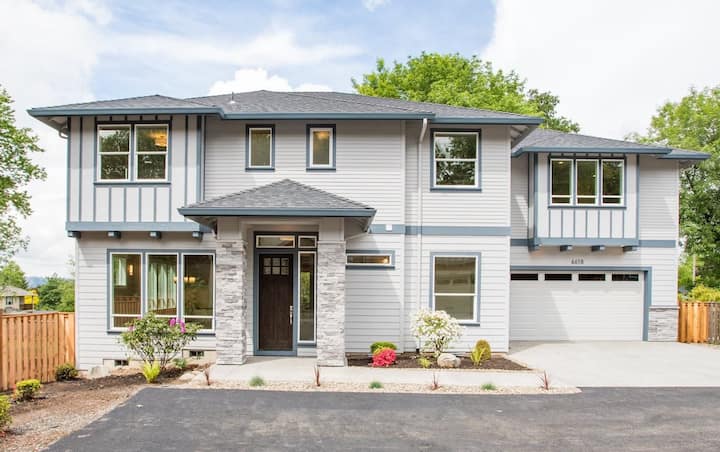 Stunning Craftsman On A Magical Lot - Tigard, OR