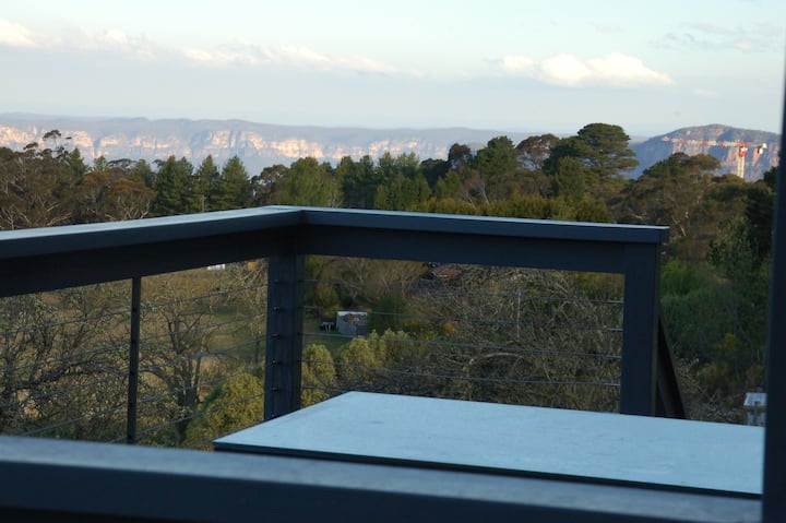 Highview Escape - ブルー山脈