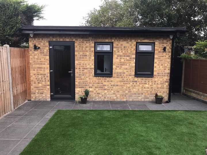 Modern Independent Studio In Private Garden - Chingford