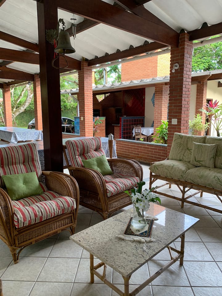 Casa Familiar Com Incrível Espaço Externo! - São Sebastião
