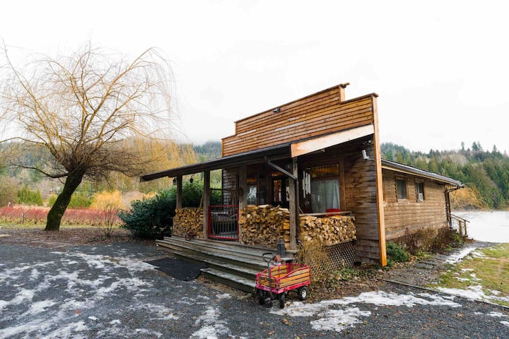 Private Lake Front Cabin For 4 - Chilliwack