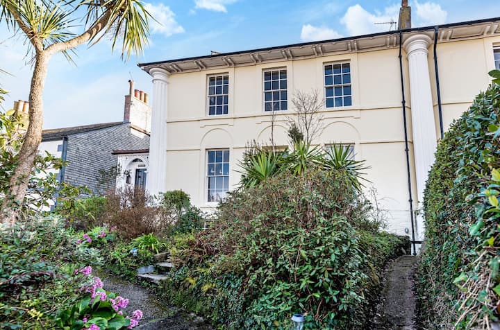Lower Deck- Spacious Apartment, Central Location - St Mawes