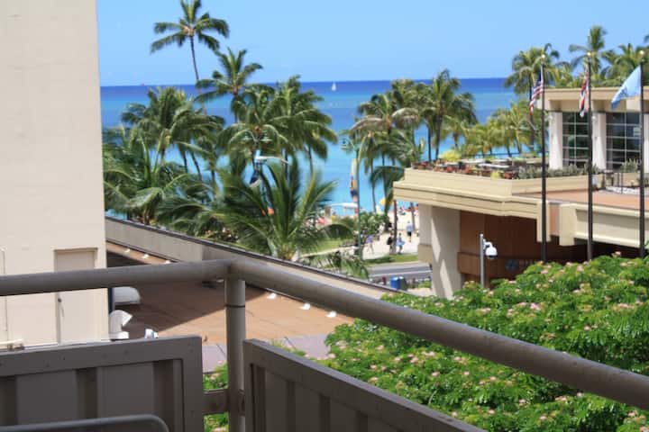 Small Studio In The Heart Of Waikiki Next To Beach - Honolulu, HI