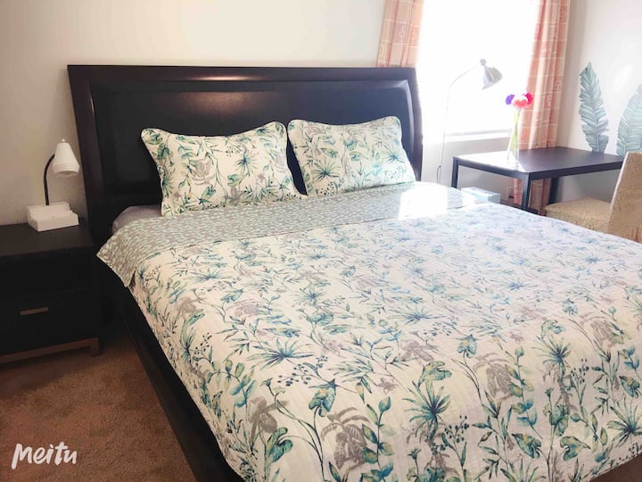 King Bed, Walk-in Closet+shared Bathroom - Riverside, CA