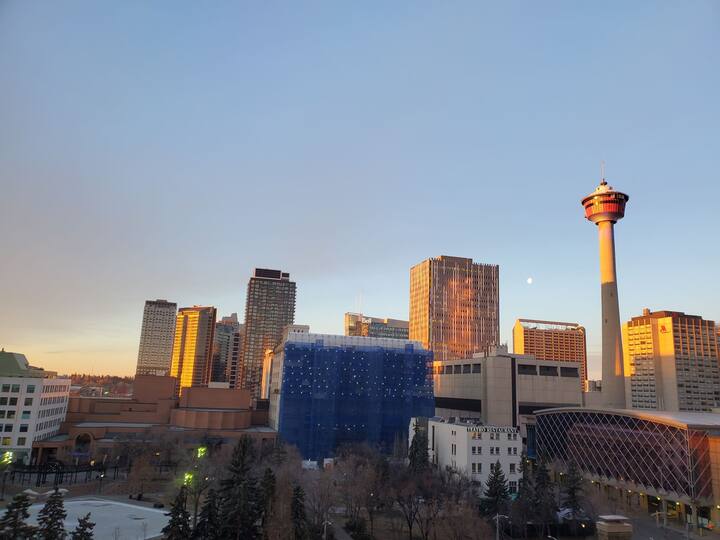 Downtown, Calgary Vacation Rentals & Homes - Calgary, Canada | Airbnb