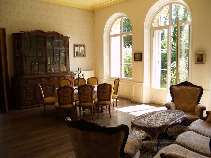 Magnifique Chateau Privatif Avec Tennis Et Parc - Haute-Marne