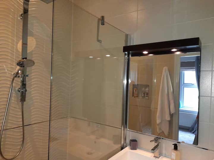 King, Ensuite Room, Stylish Home Overlooking Park - Crewe