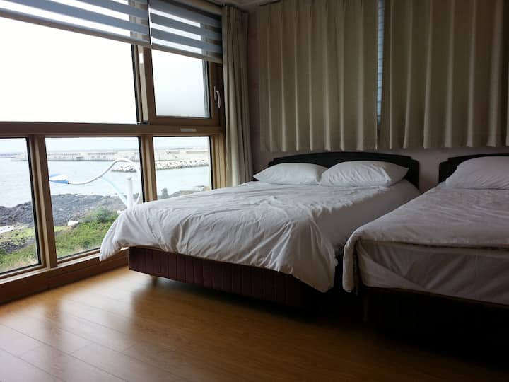 Close To Jeju Airport, Ocean Views - Jeju