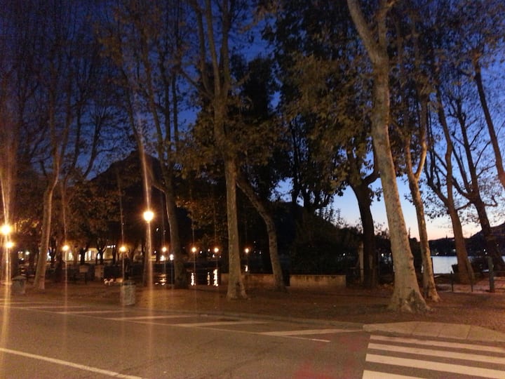 Moderno Bilocale Lungolago Lecco - Lecco