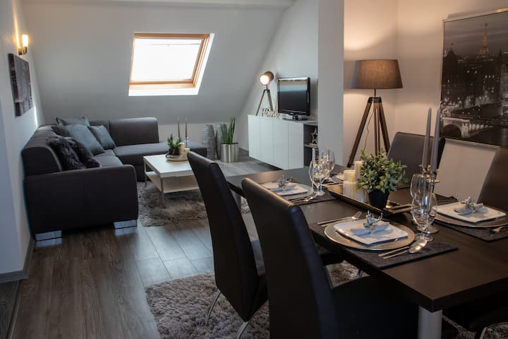 Liebevoll Eingerichtete Dg- Wohnung (76m²) - Ratingen