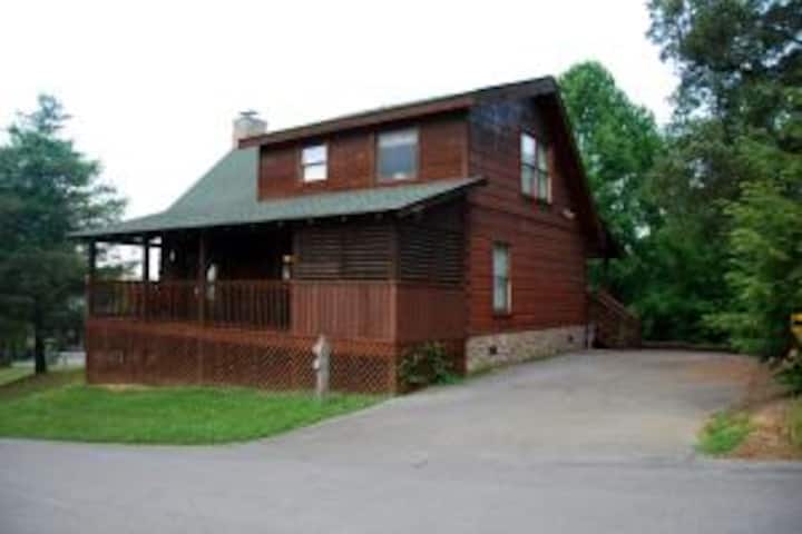 Great Location! 3 King Beds/1 Sofa Bed/game Loft - Pigeon Forge