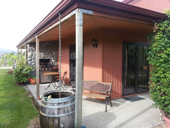 River Rock Estate Vineyard Room - Cromwell