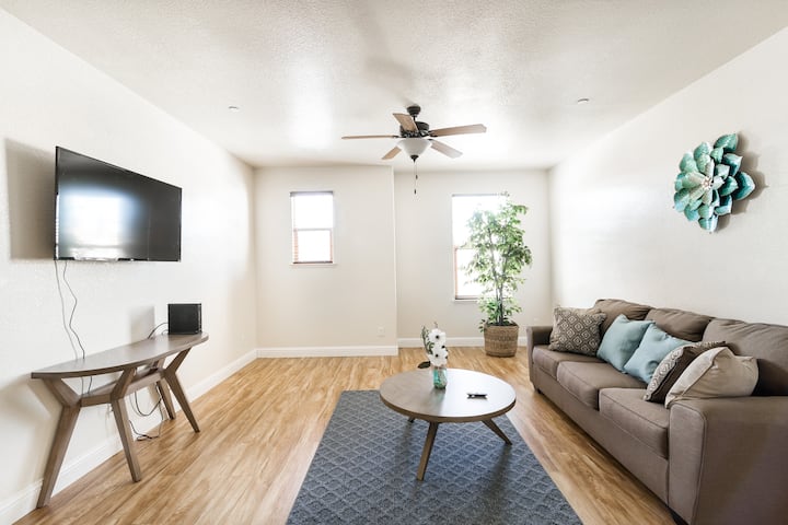 Contemporary House In A Great Location. - Sacramento, CA
