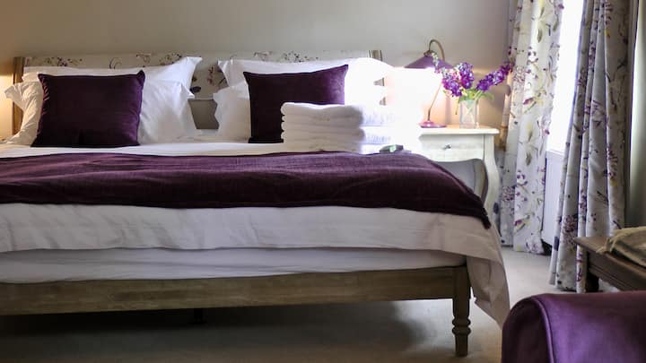 Boutique Bedroom/sitting Room Alton - Alton