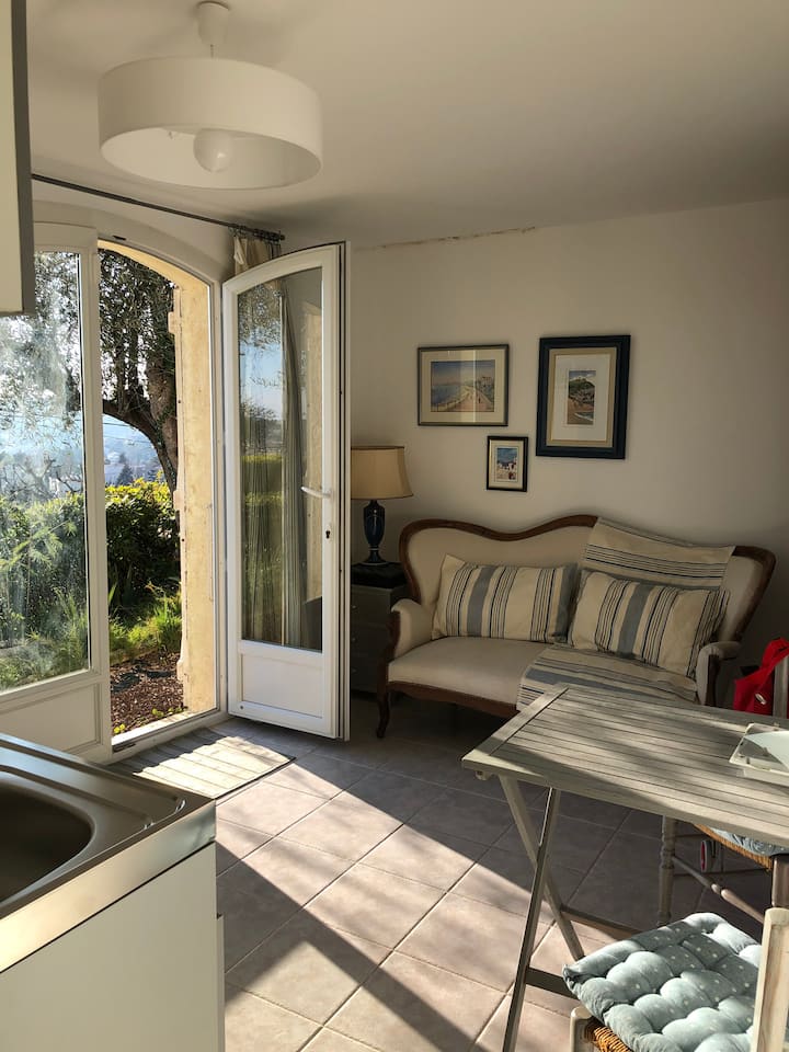 Appartement De Deux Pièces Avec Vue Mer - Nice