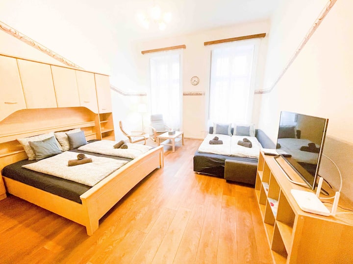 Stylish Urban Getaway In Budapest Centrum - Budapest