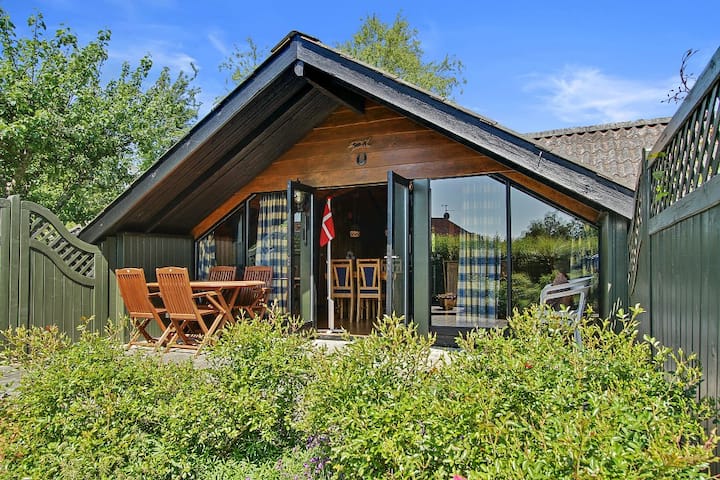 Hyggeligt Sommerhus Med 3 Værelser - Denmark