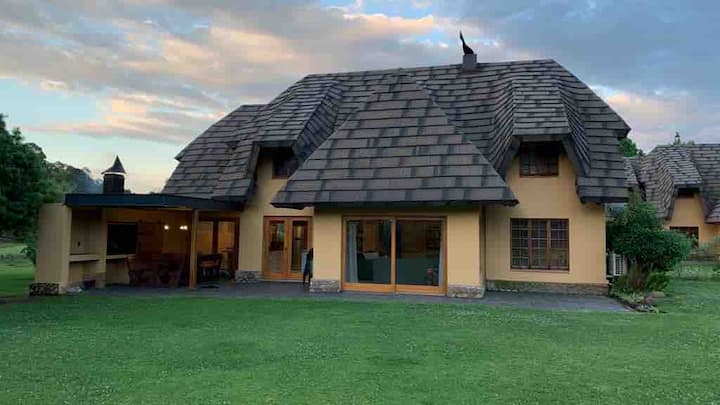 10 Mount Champagne - Cathkin Park