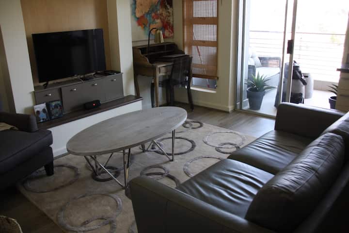 Upmarket  Secure Apartment In Hotel  Complex - Johannesburg