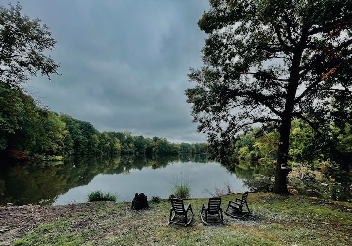 #24 *Serenity* A Lakefront Cottage Retreat - Middletown, CT